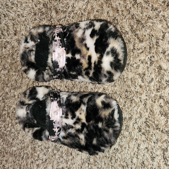 CROCS | Shoes | Crocs Classic Fur Clogs Sandals Animal Print Size 6 ...
